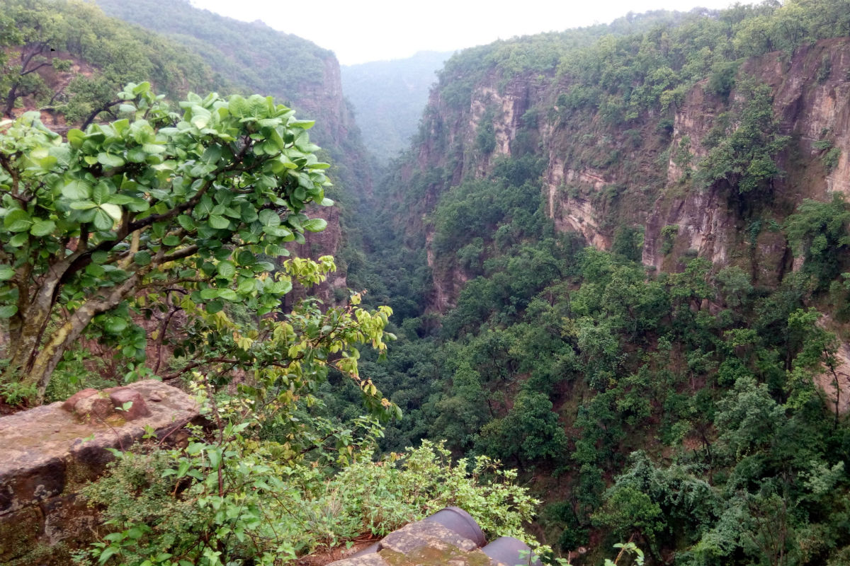 15 Places to Visit in Pachmarhi| Pachmarhi Tourist Places & Nearby ...